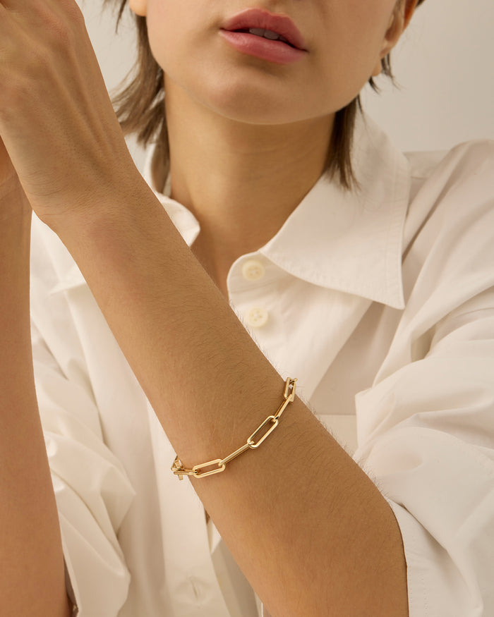 Andi Slim Bracelet | Gold Paperclip Chain | JENNY BIRD Canada